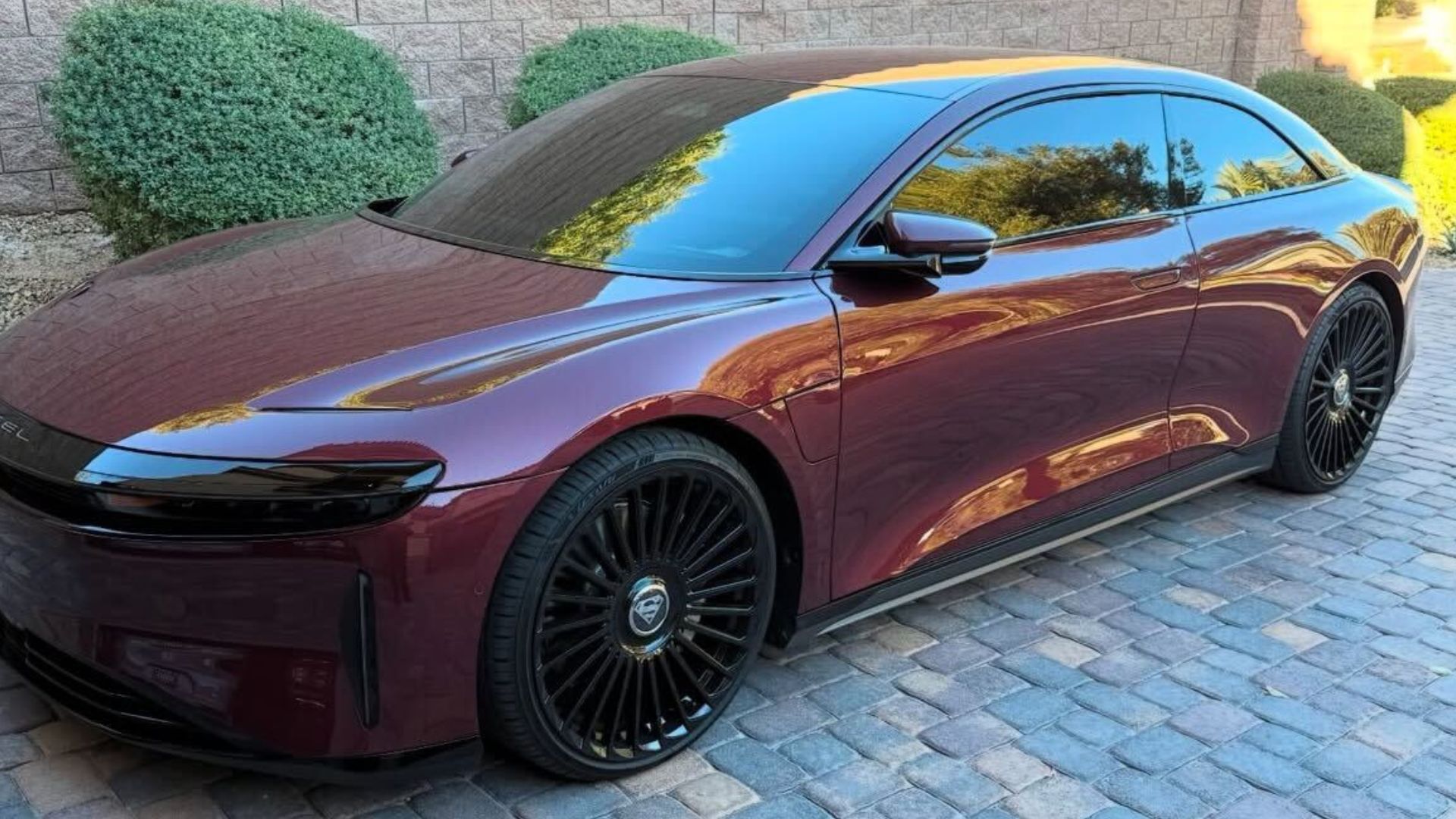 Shaq Customizes His Lucid Air EV - Backfire News