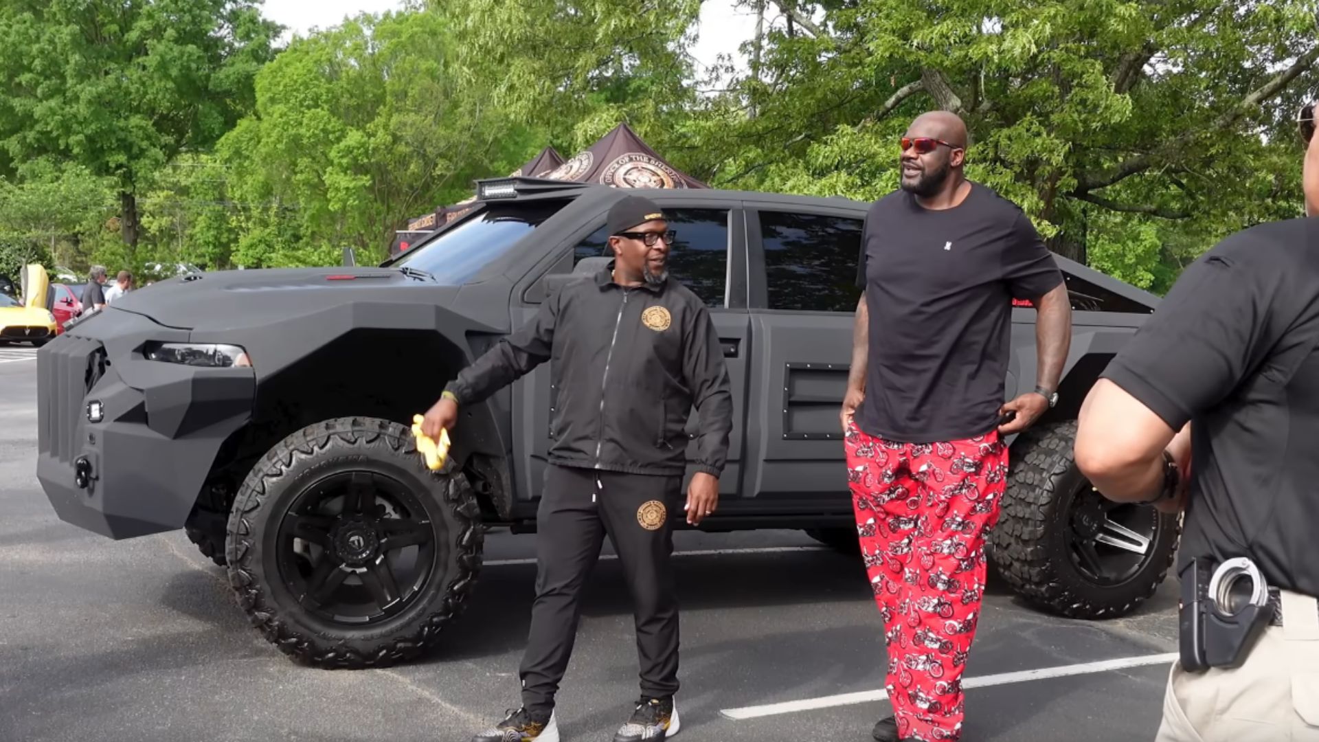 Shaquille O’Neal Momentarily Forgets He Owns Two Cadillac Escalades ...
