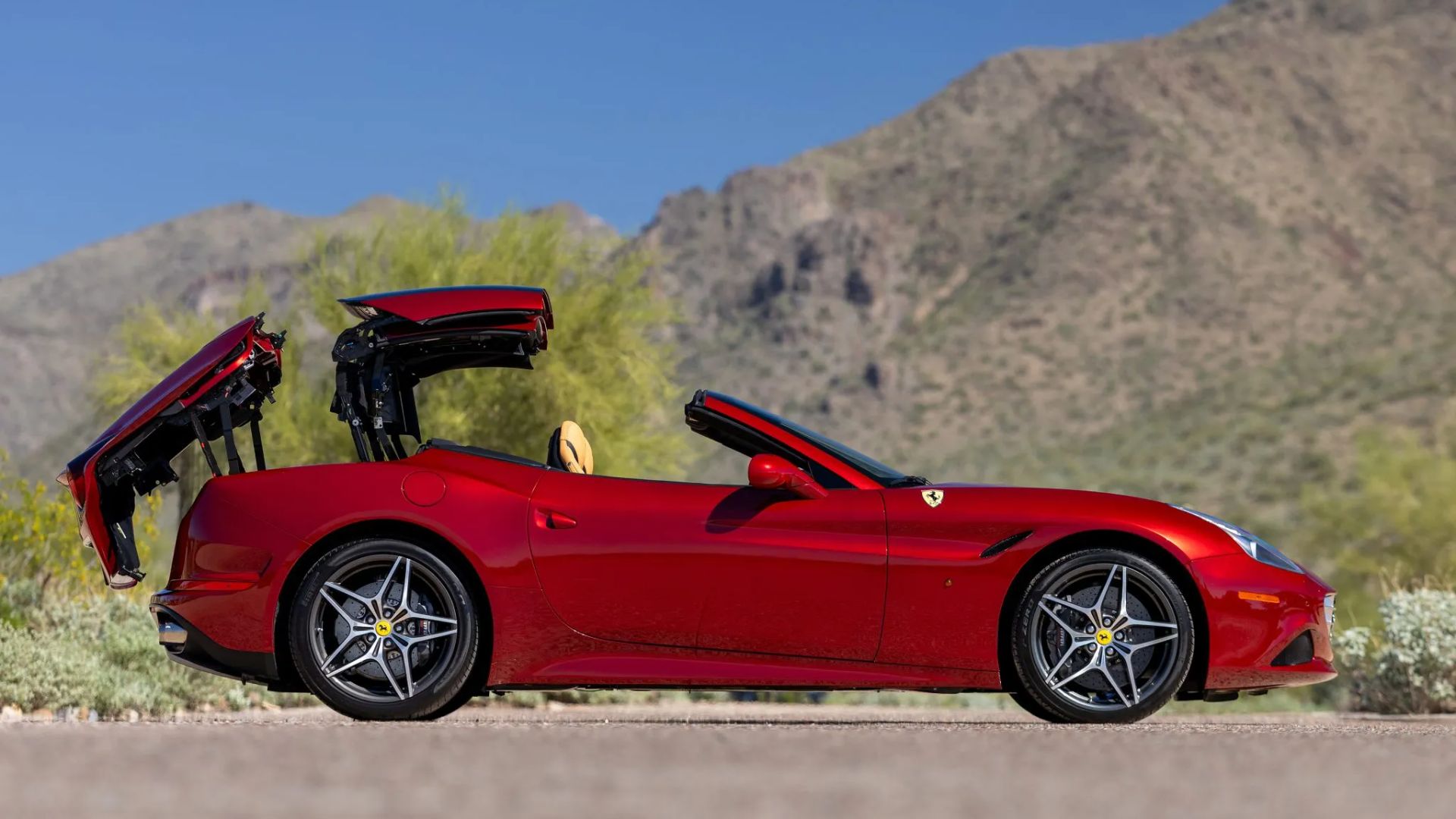 No-Reserve 2016 Ferrari California T Hits Bring a Trailer With Just 18k ...