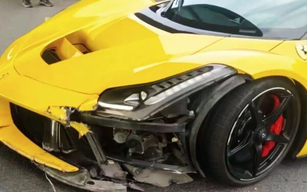 Ferrari LaFerrari Damaged in Crash in China - Backfire News